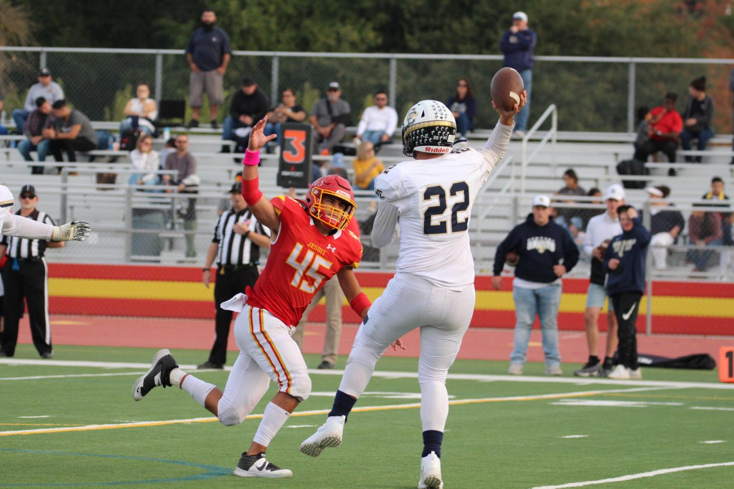 Led by a relentless defense, Jesuit defeats Central Catholic – JHS Plank